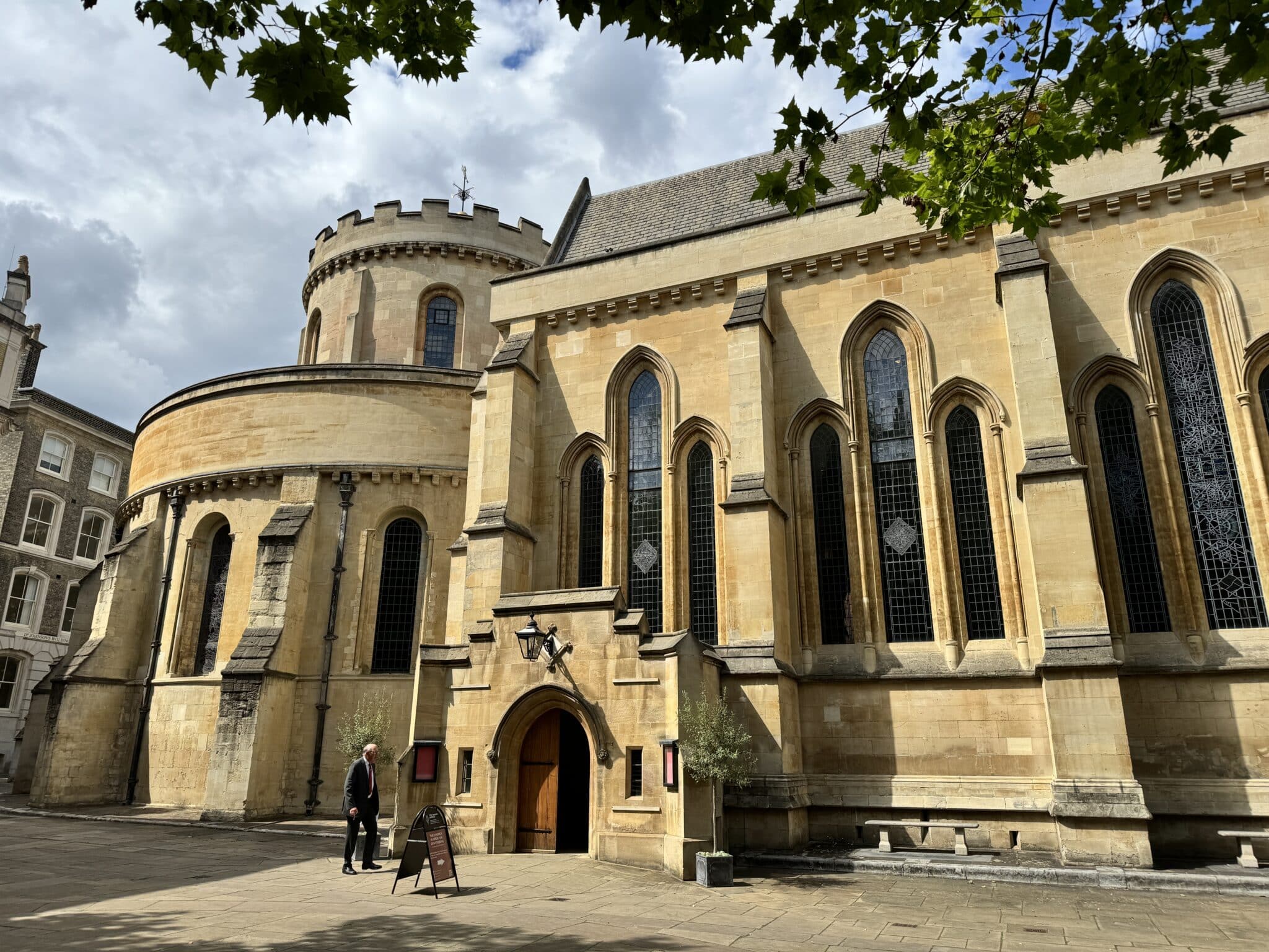 Scenic Walking Tour Through The Best Churches in London | Guidester